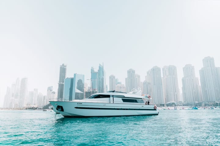 Yacht/Zodiac - Horse Luxury Group